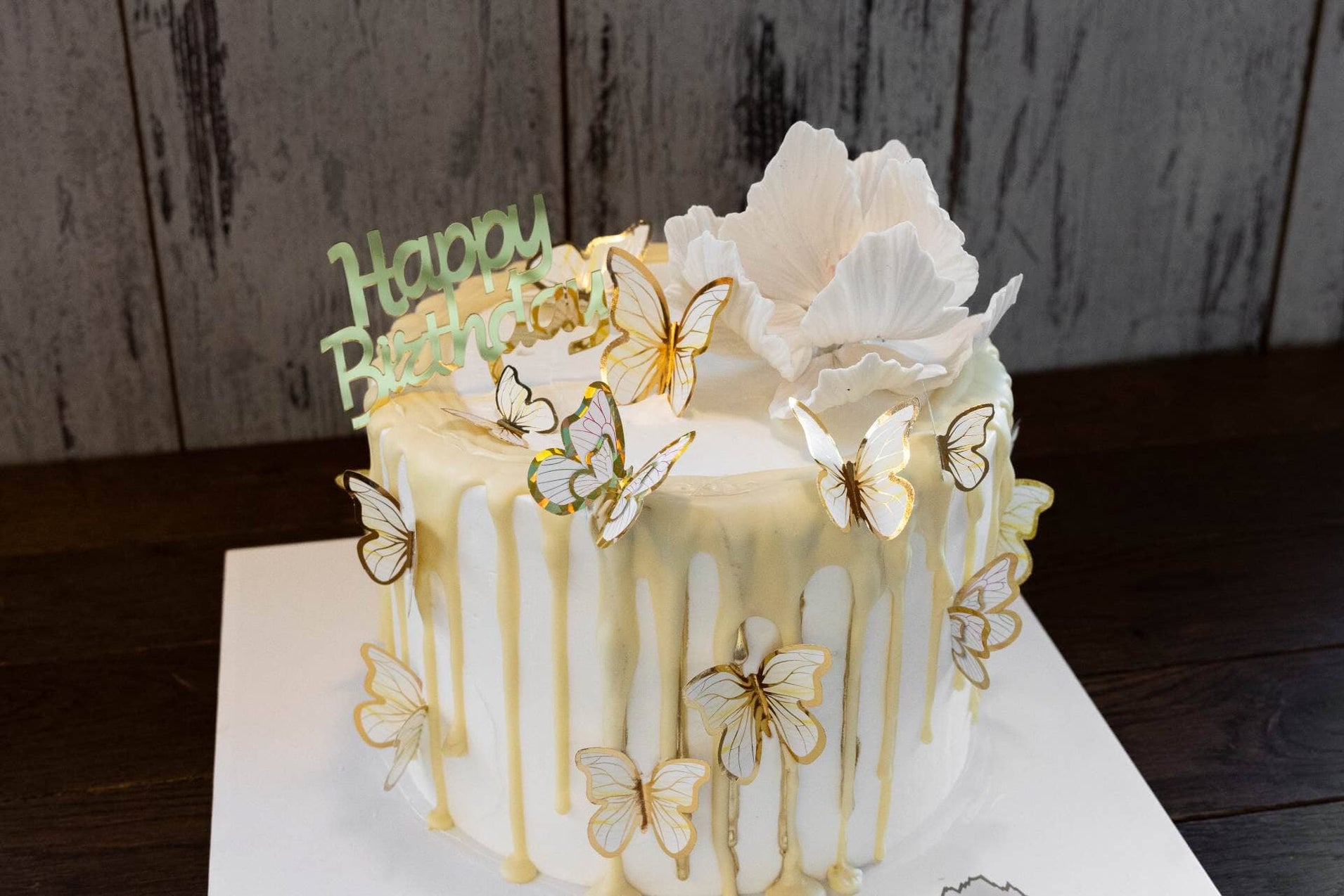 Kelebekli Özel Pasta — Liva Pastacılık