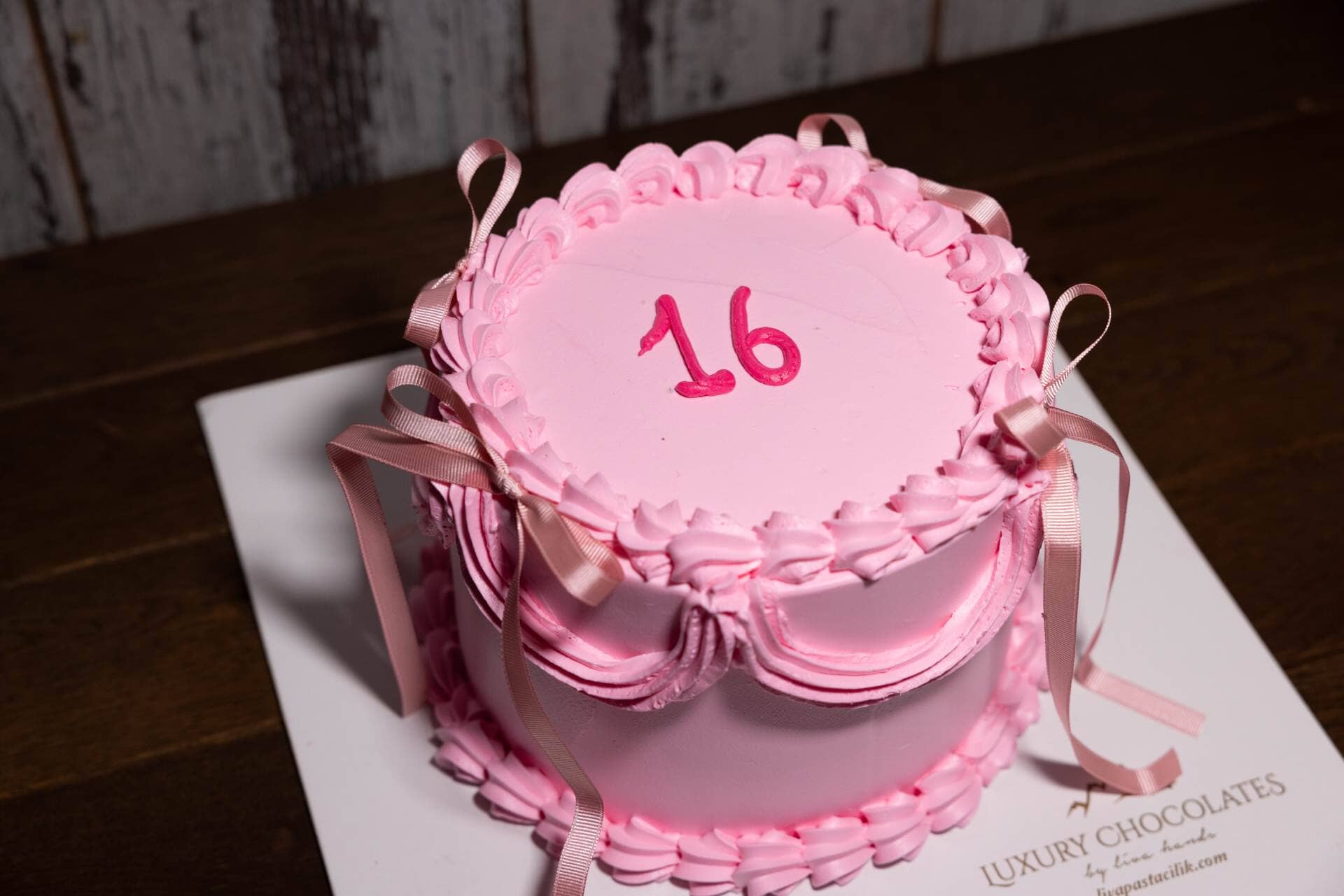 Pembe Kurdele Aforizma Pasta — Liva Pastacılık