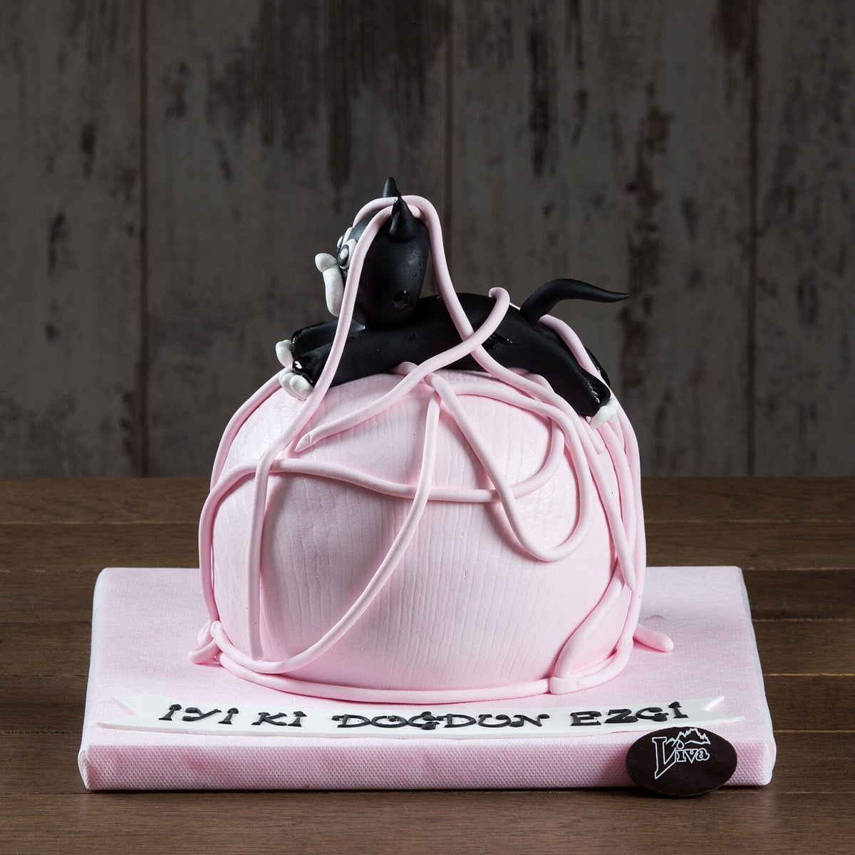 Kedi&Yumaklı Özel Pasta — Liva Pastacılık